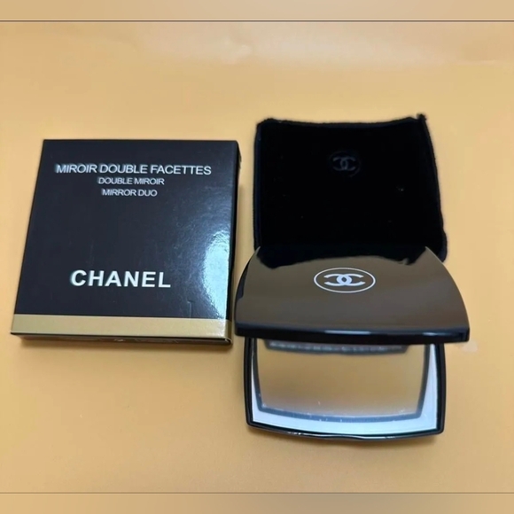 CHANEL | Accessories | Nwt Chanel Mirror Beaute Gwp | Poshmark